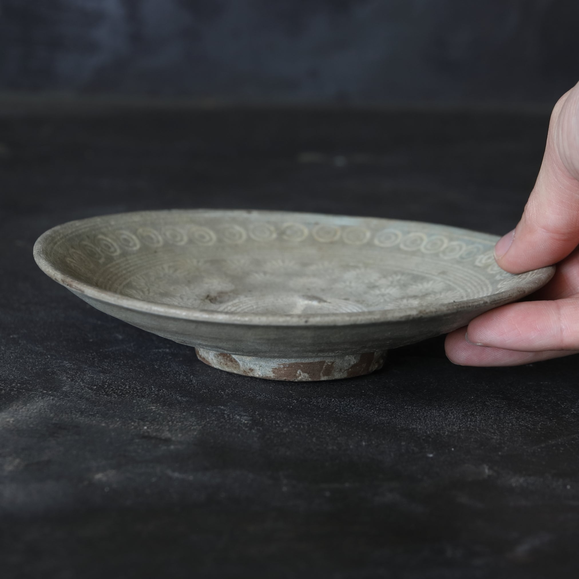 Korean Antique Plate with Mishima inlay flower design Joseon Dynasty/1